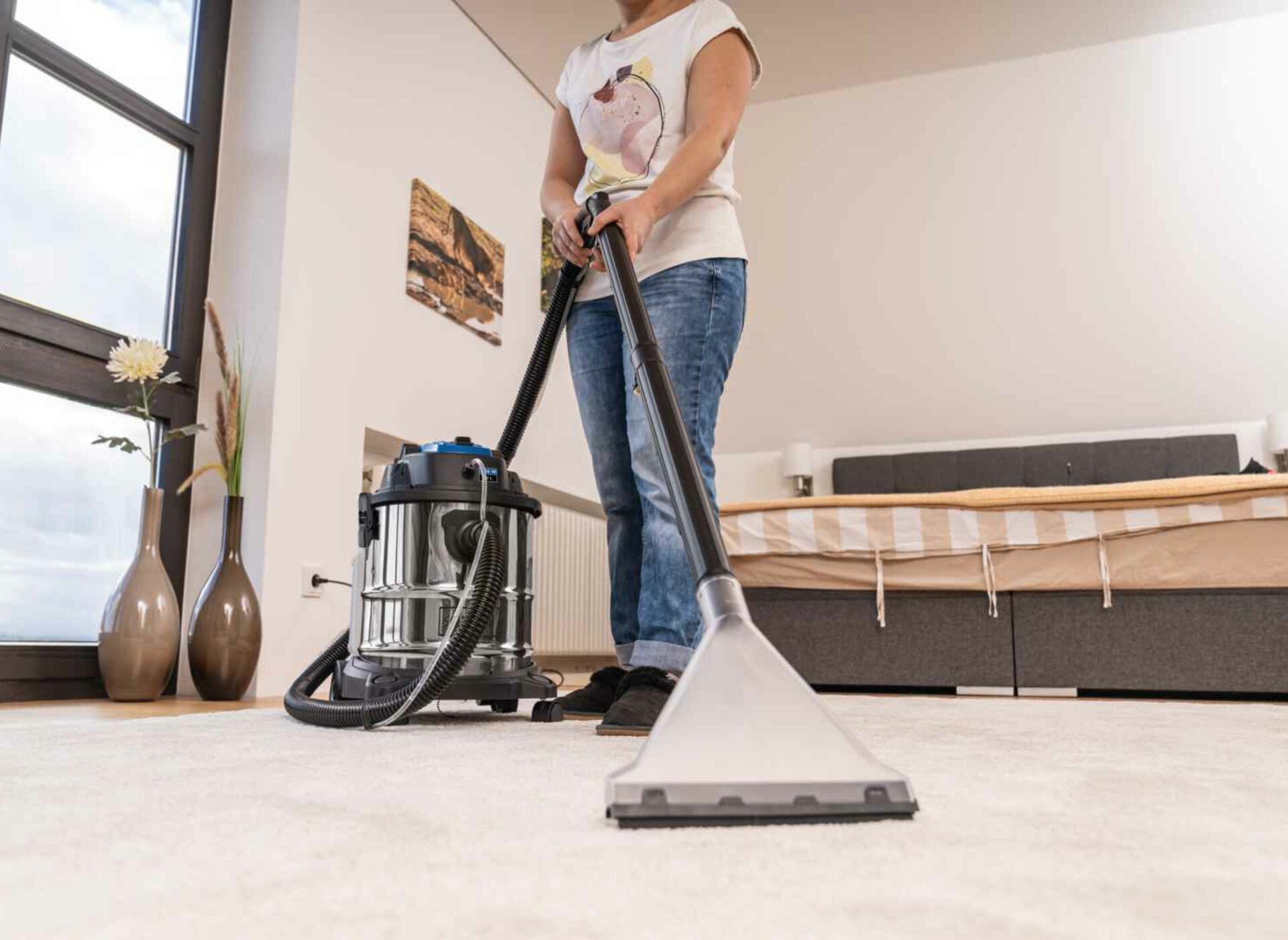 Deep-clean with Scheppach’s SprayVac20 spray and wash vacuum cleaner