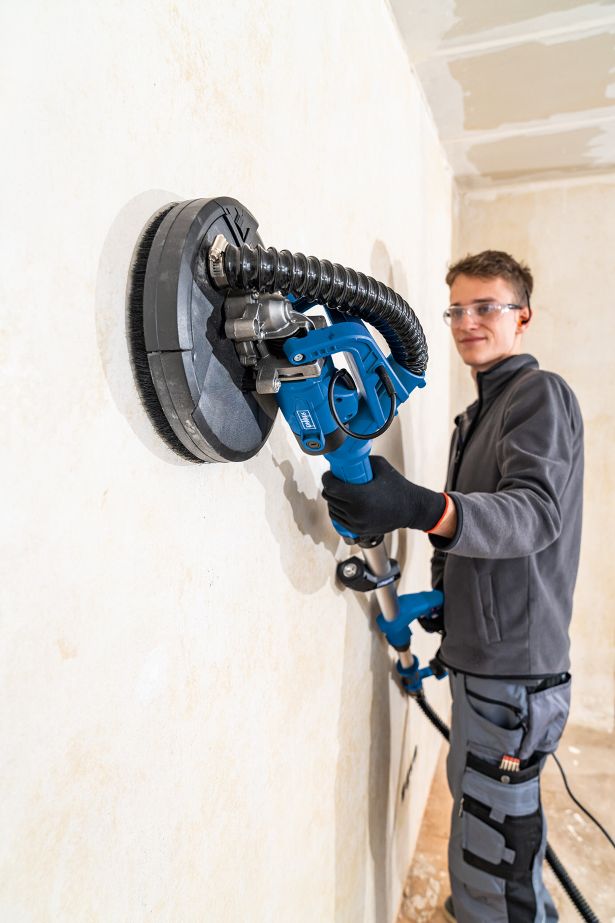 Sanding ceilings made easy with the scheppach DS920X